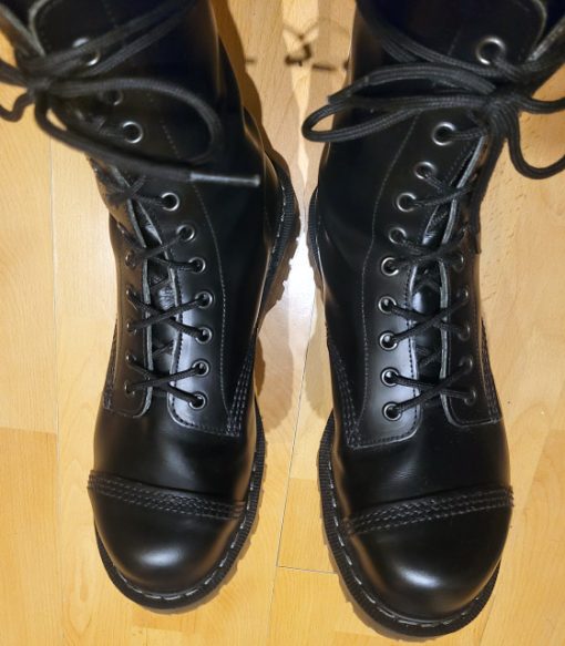 Effortless Style: How to Lace Boots Without Tying for a Sleek Look