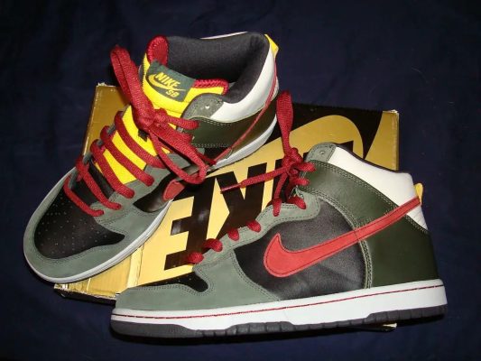 Tying Nike Dunk Low: Your Personal Sneaker Statement